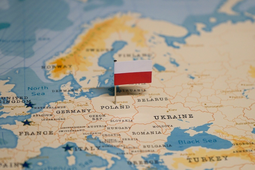 How to Do Overseas Banking in Poland? - 2025 Guide